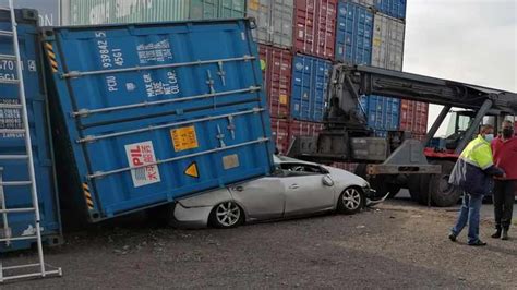 Container Damage Hand In Gloves Delivery Service