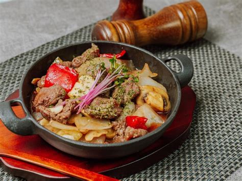 Premium Photo 맛있는 소고기 찹 큐브 스테이크 요리