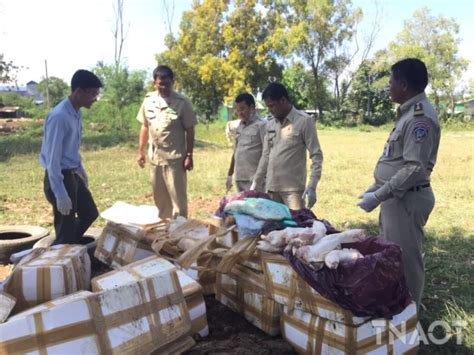 សមត្ថកិច្ច ចាប់បាន សាច់ និង គ្រឿងក្នុង សត្វ ជ្រូក ជិត១តោន នាំចូល ខុសច្បាប់ ពី ប្រទេស ថៃ Tnaot