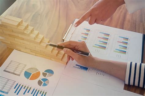 비즈니스 사람들 회의 디자인 아이디어 전문 투자자 프로젝트를 새로운 시작 일 개념입니다 사무실에서 계획 하는 사업 개념에 대한 스톡 사진 및 기타 이미지 Istock