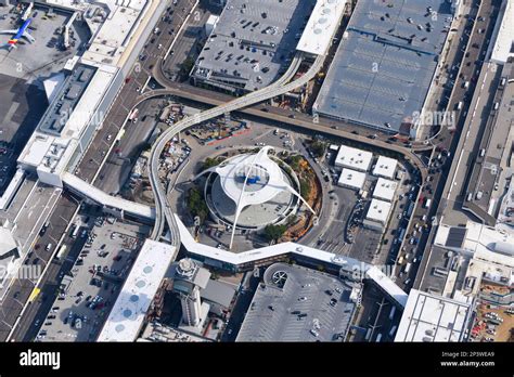 Lax Theme Building At Lax Airport Iconic Space Age Structure With