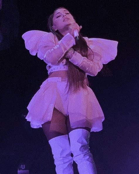 Sofia On Twitter Ariana Grande Ariana Grande Sweetener Ariana Grande Pictures