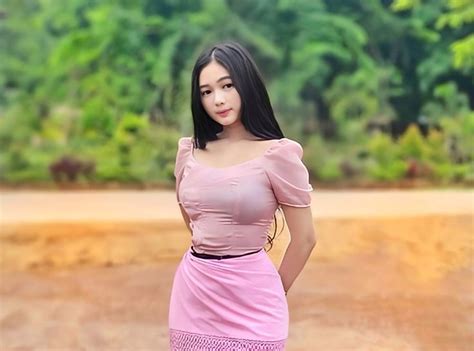 💃 𝐇𝐧𝐢𝐧 𝐇𝐧𝐢𝐧 𝐌𝐨𝐧 🇲🇲 Beautiful Curvy Women Curvy Woman Beautiful