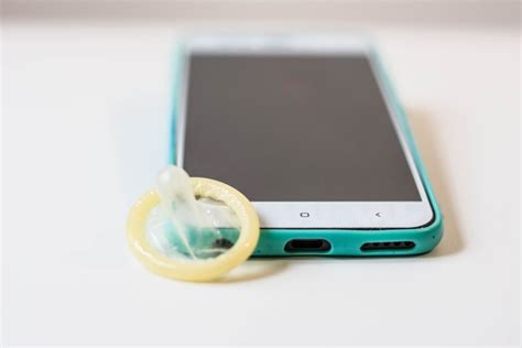 Dont Put That Phone Away Just Yet Smartphone Apps That Can Heat Up Your Sex Life