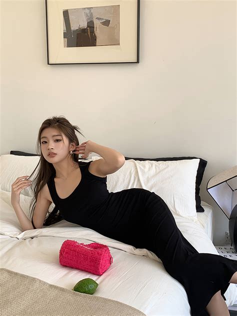 여성 골지 슬림핏 타이트 딱붙는 머메이드 여름 민소매 나시 머메이드 섹시 롱원피스 핫핑크