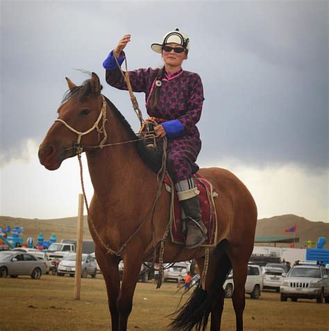 ~Айлын бэр болно гэдэг нь тэр айлын удмыг үргэлжлүүлэх асар их буян гэж ахмадууд маань хэлдэгсэн