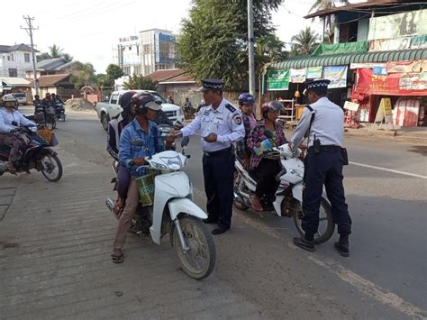 စလင်းမြို့၌ ယာဉ်စည်းကမ်း လမ်းစည်းကမ်း အသိပညာပေး ဆောင်ရွက် Information And Public Relations