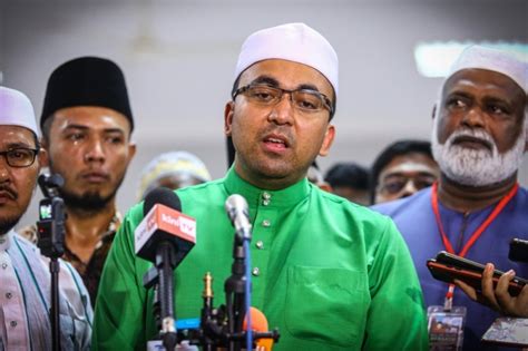 former bersatu veep mohd rafiq rejoins umno after party election