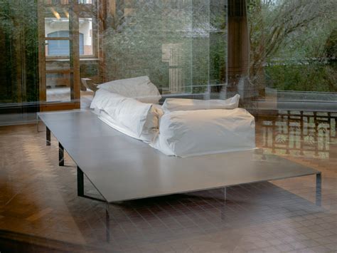 Maniera Unveils First Exhibition Inside Art Deco Hôtel Danckaert