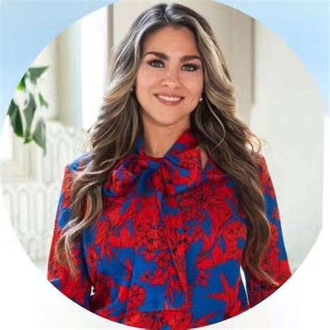 Susan Susanhovd • Threads Say More