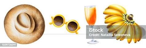 잘 익은 바나나 다발 유리 잔에 담긴 칵테일 밀짚모자 선글라스가 있는 수채화 삽화 세트 열대 과일은 흰색 배경에 분리되어 있다