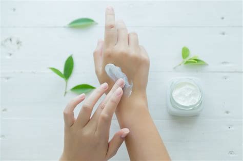 What S The Difference Between Lotion And Moisturizer The Fab Fashion