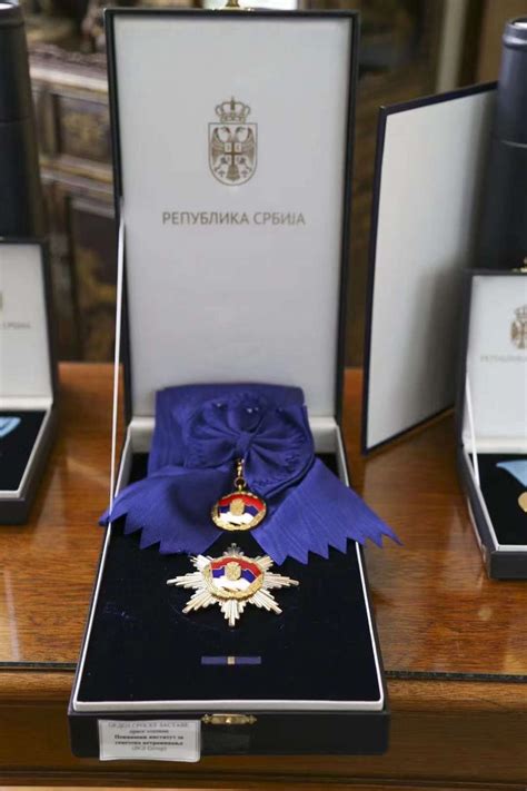 Chen Bo On Twitter Једну за другом добијала сам фотографије од кинеских медицинских стручњака