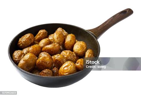 프라이팬에 구운 감자 통조림 식품 맛있는 크러스트 흰색 배경에 분리된 개체 1개 0명에 대한 스톡 사진 및 기타 이미지 0명 가득 찬 갈색 Istock