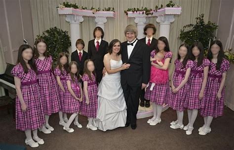 La Famiglia Degli Orrori Segregava I 13 Figli E Portava Moglie A Fare Sesso Con Altri