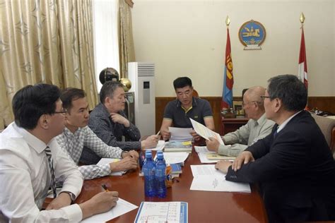 Төрийн байгуулалтын байнгын хорооны дарга С Бямбацогт ажлын дэд хэсгийн ахлагчдад чиглэл өгөв