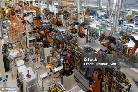 컨베이어 평면도에 자동차의 본문입니다 현대 자동차 공장에서의 조립입니다 자동차 바디의 자동화 된 빌드 프로세스 자동차 공장에 대한 스톡 사진 및 기타 이미지 Istock