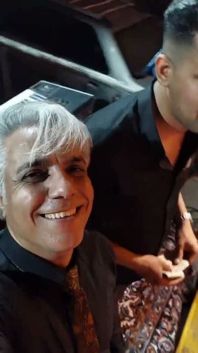 رقص دسته جمعی سنتی دختران و پسران جوان در فضای باز یک عروسی محلی😍😍😍