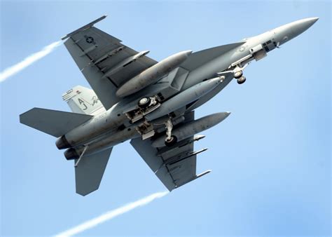 무료 이미지 하늘 나는 비행기 평면 제트기 차량 공기 호스 사명 공전 감독자 전투기 공군 군용 항공기 F 18 지구의 분위기 맥도넬 더글라스