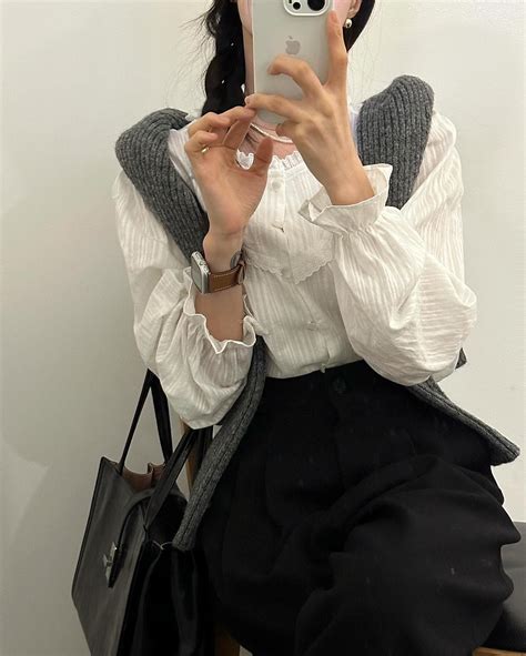 유인어스 세니 여성 핀턱 레이스 셔링 퍼프 밴딩 스트라이프 블라우스 위시버킷