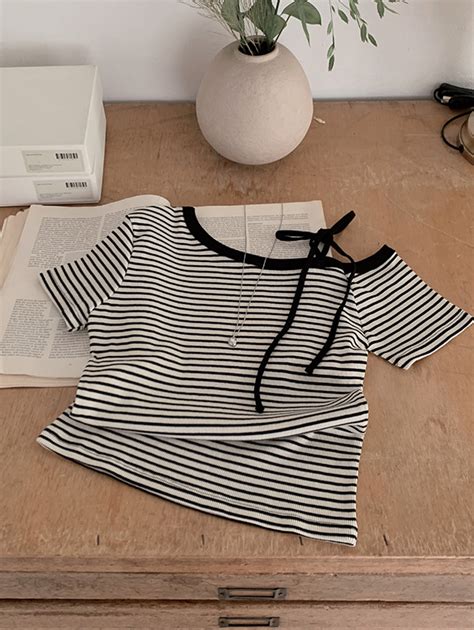 유리에 유리에 Pick 홀리 언발 단가라 Tee 2color 오프숄더스트라이프꾸안꾸여름신상데일리심플