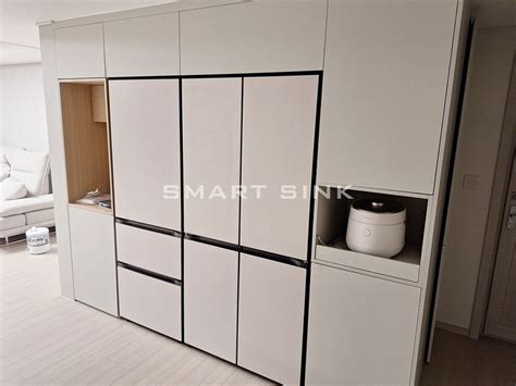 스마트싱크 1533 2339 프리스탠딩냉장고장 프리스탠딩냉장고 냉장고장제작 프리스탠딩냉장고와 냉장고장 깊이를 맞출 때 도어 간섭 발생으로 인해 냉장고 양 쪽 여유
