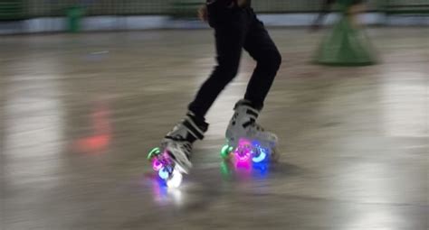 Backlash Closes Skating Rink After Same Sex Couple Kicked Out For Kissing Meaws Gay Site