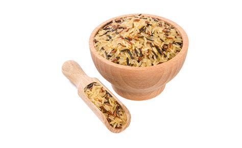 흰색 배경에 고립 된 나무 그릇과 국자에 쌀 혼합 영양 바이오 천연 식품 성분 흰색 살짝 데친 빨간색과 야생 쌀의 다양 한 0명에 대한 스톡 사진 및 기타 이미지 Istock