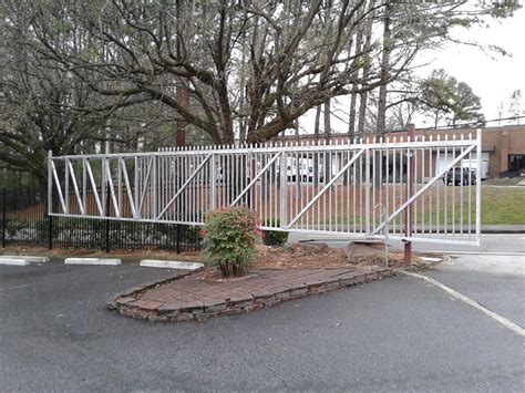 Automated Fence Gate On A Slope In Atlanta Georgia Fence Company Apex Fence Company