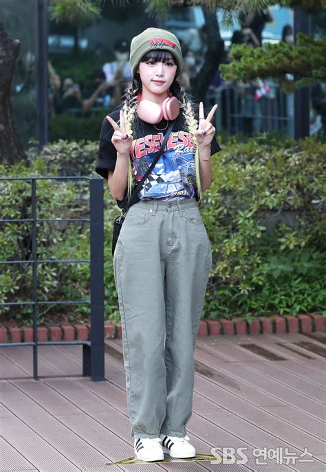 E포토 최예나 귀여운 펑키 틴