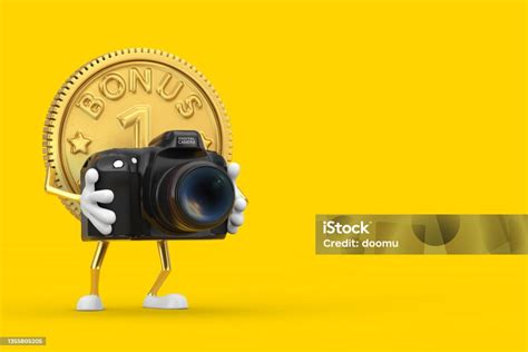 현대 디지털 사진 카메라와 골든 로열티 프로그램 보너스 동전 사람 캐릭터 마스코트 3d 렌더링 0명에 대한 스톡 사진 및 기타 이미지 Istock