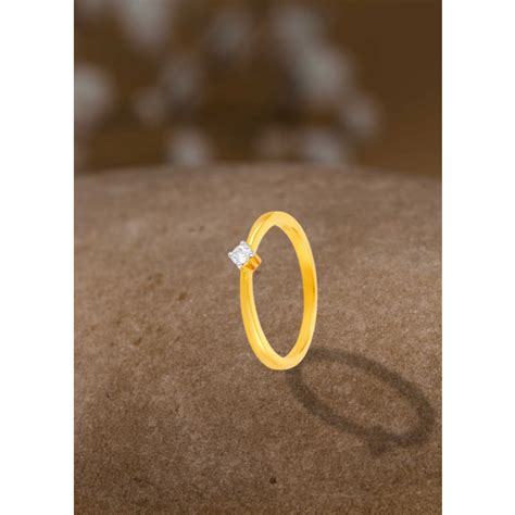 Solo Elegant Diamond Solitaire Finger Ring