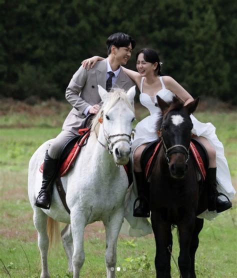 17 Year Lovers ♥ Kang Eun Bi Walks Around In Her Wedding Dress And I Sportschosun