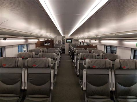 როგორ გამოიყურება ორსართულიანი მატარებელი რომელიც უკვე თბილისშია ფოტო Metronome Ge