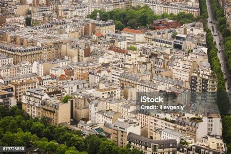 높이에서 파리의 거리의 보기 유럽 여행 프랑스의 관광 명소입니다 흐린 파리입니다 하늘에 구름입니다 거리에 대한 스톡 사진 및 기타 이미지 Istock