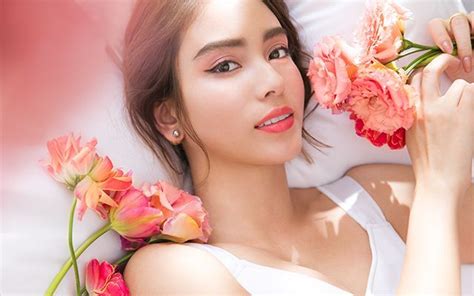 【vogue Girl】ファッション・ビューティ・カルチャーのリアルな最新トレンドが満載のデジタルマガジン メイベリン グラデーション