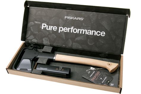 Fiskars Norden N12 splitting axe + sharpener | Advantageously shopping ...