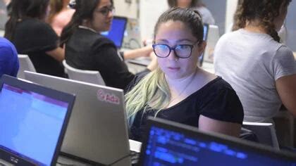 Cómo el método de vigilancia estatal chino y su tecnología represiva se expanden por todo el