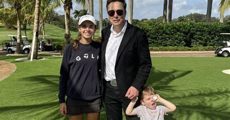 일론 머스크 트럼프 가족사진에 등장트럼프 정부 공직 맡을 확률 83