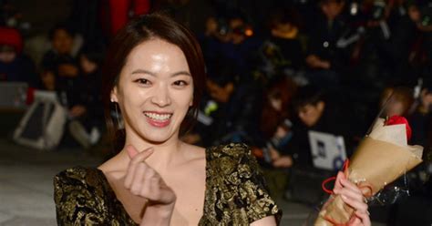 포즈 취하는 천우희