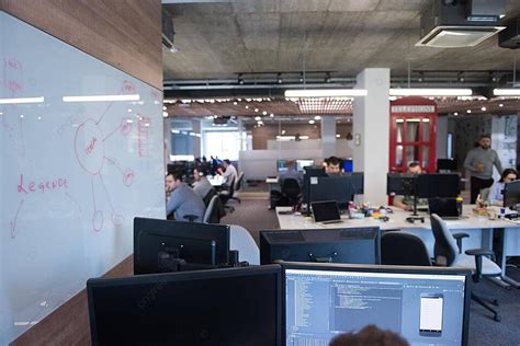 المبرمجين الشباب كتابة مهنة البرمجة كود المبرمج المغلق صورة والصورة للتنزيل المجاني Pngtree