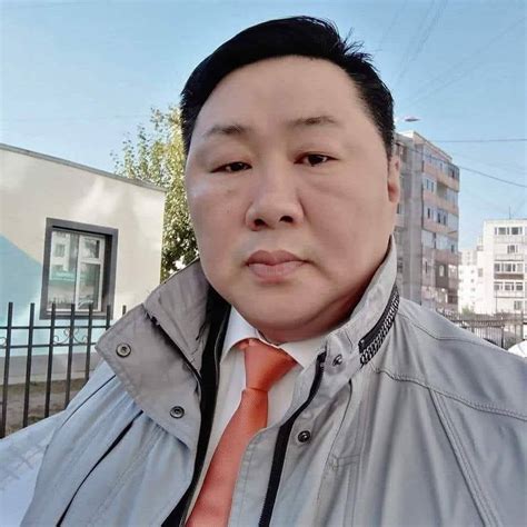 Мөнхжаргал За даа тэгээд хүн гэж амьтан үрчлээ сууж нас ахих тусам өөрийгөө удаан харах зураг