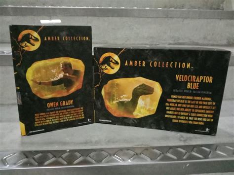 Jurassic World Amber Collection Owen Grady And Velociraptor Blue Last