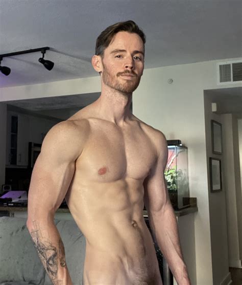 Dan Benson On Twitter My Arm Looks Bigger Than My Head Here Anyone Seen The Uncropped Version