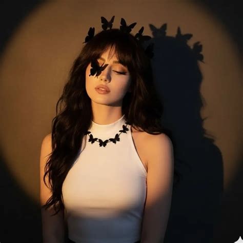 ازهار يتيمه