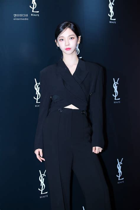 엔터미디어 On Twitter 220822 에스파 카리나 입생로랑뷰티 팝업 스토어