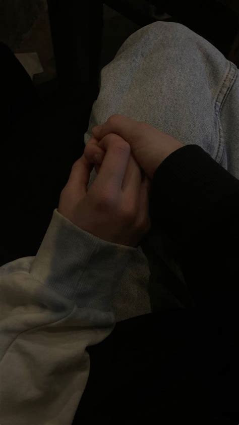 Handsss в 2025 г Пара держащаяся за руки Фотографии симпатичных пар Держаться за руки