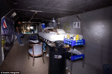 Las Vegas Tunnel People How 1000 People Live Under Shimmering Strip