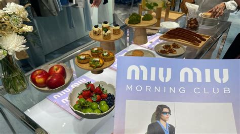 Miu Mius Morning Club Konsep Seru Mengintip Miu Miu Fall Winter 2024