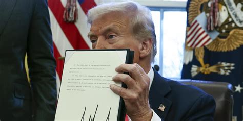 President Donald Trump To Sign Executive Order Making English Official U S Language Wsj